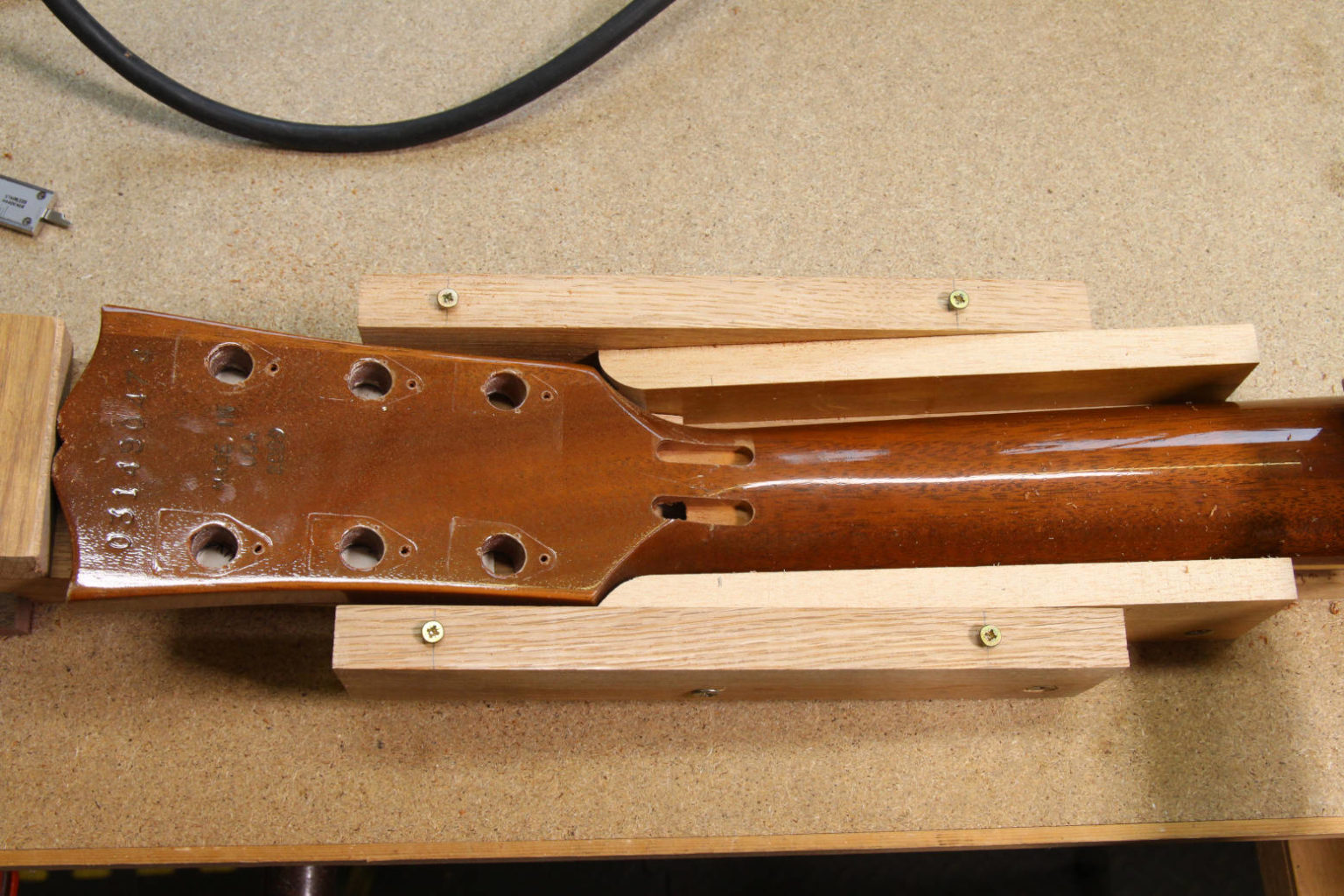 Repair of a broken Gibson Les Paul neck | Flame Guitars