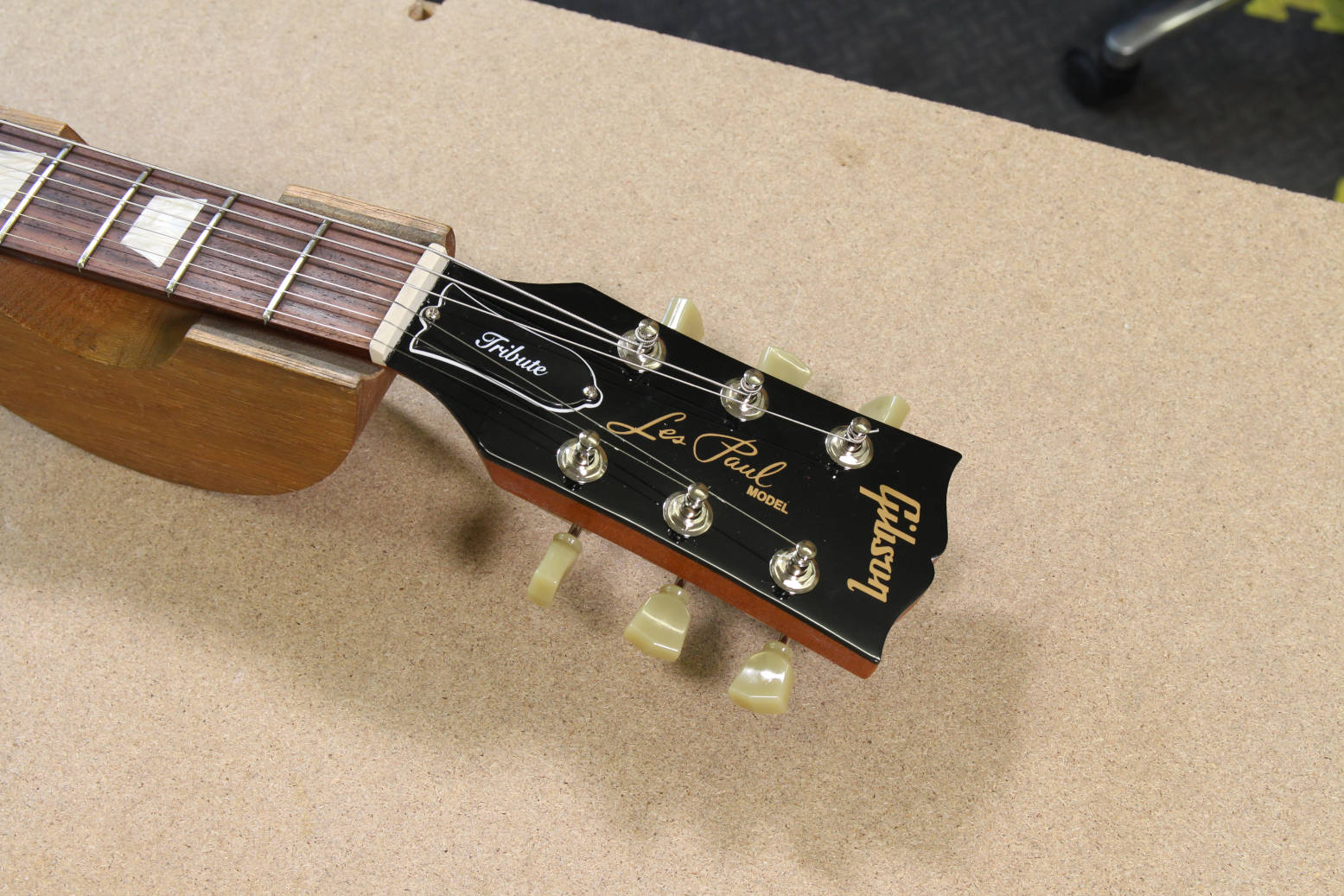 Repair of a broken Gibson Les Paul neck | Flame Guitars